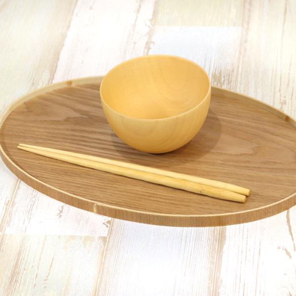オーバルの形がかわいらしい。一人用の配膳にぴったりです。サイズ(約):30.7×19.3×1.3cm  内寸(約)：30.3×18.8×0.7cm材質：木製 ウレタン塗装【外国製】【食洗機不可・電子レンジ不可】※当店の商品は天然素材の為、実...
