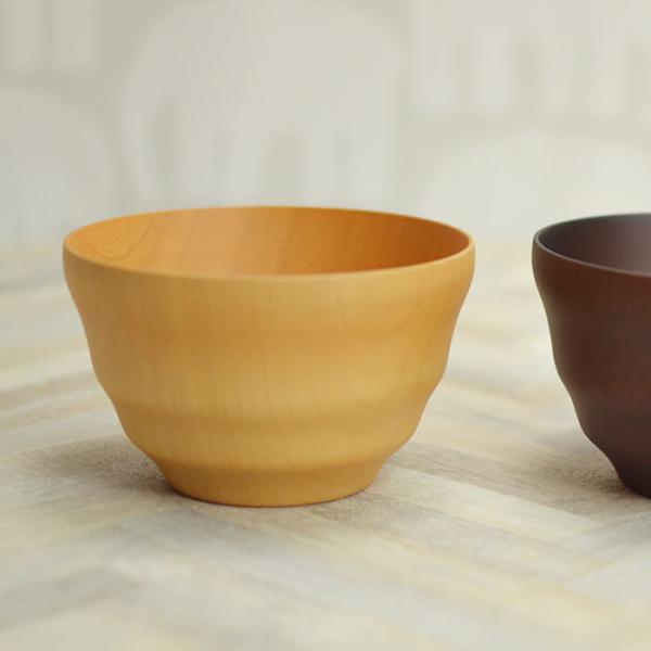 汁椀として、小鉢として、一品料理にもぴったりなナチュラルカップです。 木製椀は熱いものも口元に熱を伝えないのであたたかいスープにもぴったり。 流行の白い食器にもよく合います。ウェーブした形が可愛い♪サイズ(約):11.5×7cm材質：木製 ...