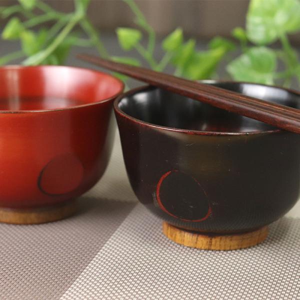 定番の汁物に使える木のお椀。木製は熱を伝えにくいので安心してご使用いただけます。日本の食生活には欠かせない大切な器であるお椀。お味噌汁・お吸い物・スープ・煮物・ぜんざいや雑炊など、様々なお料理の器として活躍してくれます。時には高級感を演出し...