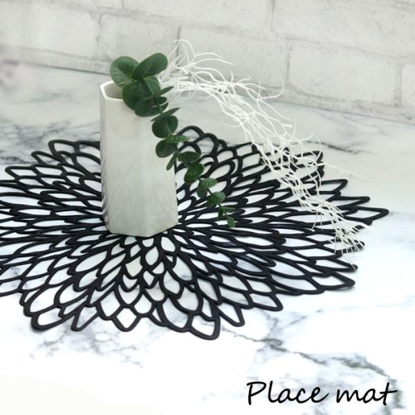 いつもの食卓をワンランク上の食卓に。高級感のあるエレガントなランチョンマットは、白いお皿やステンレス製のカトラリーとも相性抜群です。テーブルに敷くだけでも食卓を華やかに彩ります。ランチョンマットだけではなくインテリアの敷き物にしたり、アイデ...