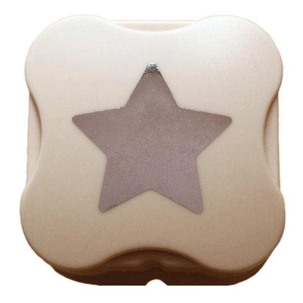 マグネット機能で紙を上下のパーツで挟んで上から押すだけ。外側のくぼみの目印を上下あわせればマグネットが固定されます。DECOP（クラフトパンチ）は紙専用です。布、フェルト、プラシート等を抜くと故障の原因となる恐れがあります。又、粘着性のもの...