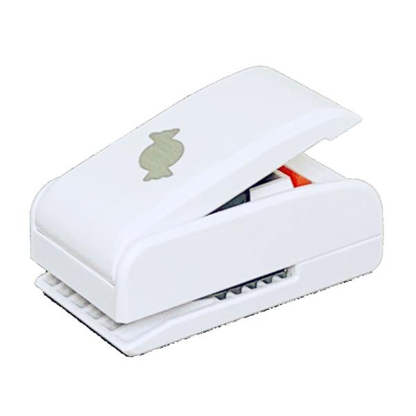 いままでにないスムーズな抜き心地。連続してパンチすることも可能です！女性やお子様など力の弱い方にもラクに抜ける構造で補助具を必要としないクラフトパンチです！今までになかった図柄も登場して楽しさと表現力がアップしました！軽量で取り回しやすいの...