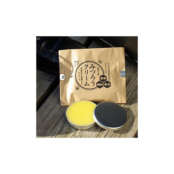 ●内容量： 40g●蜜蝋ワックスについて蜜蝋（みつろう）とはミツバチの巣の主成分でミツバチがロウを分泌してみつろうを体内で作り六角形の巣を作成し、その巣を精製したものです。みつろうには保湿・柔軟作用・治癒特性があり、目が細かく粘りが強くワッ...