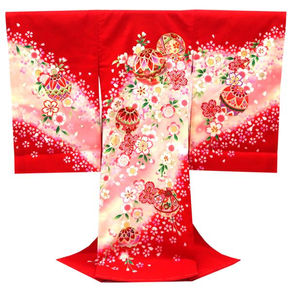 可愛らしい毬が京友禅で描かれ、桜が優雅に舞う女児産着のご紹介です。発色が良く豪華な産着ですので、お嬢様のお祝いの場に相応しく、特別な日に華やかな彩りを添えるお品に仕上がっております。女の子の遊び道具である鞠は、女性らしさや可憐さを象徴し、魔...