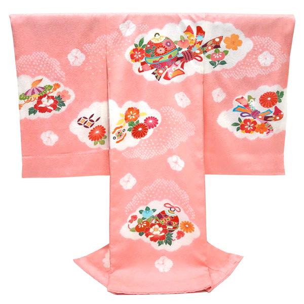 雲取りや疋田絞りをベースに、京友禅で格式高い意匠が描かれた可憐な女の子産着。技術確かな染め、装飾、生地、全てにご満足して頂けるお品です。昔から子供の遊びに欠かせない毬に、縁起の良い束ね熨斗。四季花や吉祥文様などの細かなデザインにも、親御様の...