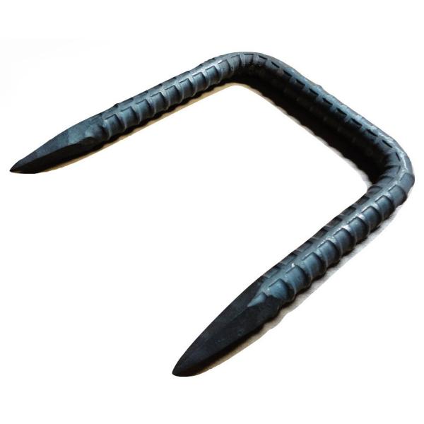 ◆個人宅配送不可商品になりますので、ご注文時に必ず社名の明記をお願いします。プラスチック敷板 こうじばん30用 門型ピン地面に打ち込み固定しながら2枚のこうじばんを連結するのに役立ちます。連結金具を使用することにより、敷板のズレ防止に役立ち...