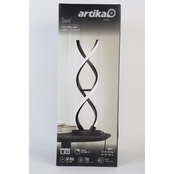 商品名：Swirl スワール LEDテーブルランプ ブラック型番：TL-SW-C4BLメーカー：artika アルティカ付属品：ACアダプターコンディション：未開封の商品です。外箱に、汚れ、キズ、クスミ、スレが見られます。仕様につきましては...