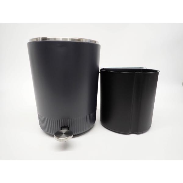 商品名：ペダルビン Pliss 5L ごみ入れ型番：977307メーカー：Sodahl ソダール付属品：外箱コンディション：未使用の展示品です。フタとペダル部分に黒い線キズやクスミが見られます。フタの開閉時に動く棒にサビのような白さがありま...