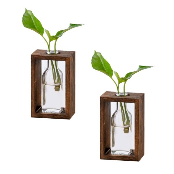 「商品情報」「主な仕様」フラワーベースは、ガラスの花瓶と木製フレームを組み合わあせた、お部屋を北欧気分にしてくれる、おしゃれな水栽培 容器です。木製の枠はビンテージ加工をしているので新品感が目立たず、ずっとそこに飾られていたかのように、お部...