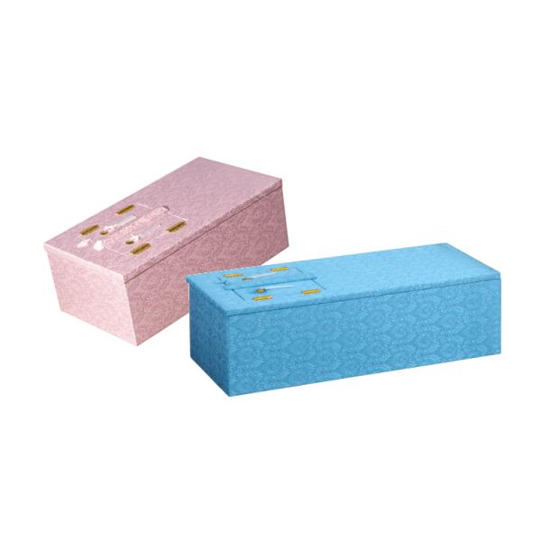 【商品説明】　布張り平棺（窓付き）：60cm（2尺）　サイズ（外寸）　長さ60cm 幅32cm 高さ23cm　身長目安：48cmまで（妊娠35週末）　【付属品】　仏衣一式　お布団一式（敷布団・掛け布団・枕）【送料について】　全国一律無料とな...
