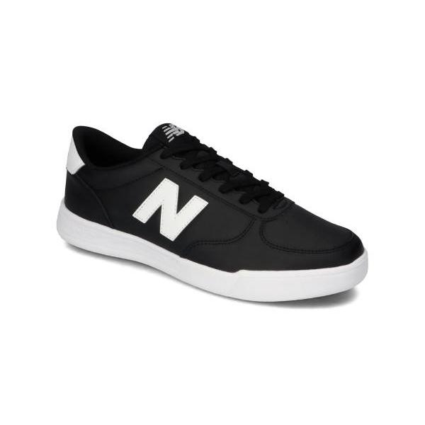 軽量でクッション性に優れたDYNASOFTソールが、快適なライド感を提供する「CT30」ニューバランスのクラシカルなコートスタイルを、オールシンセティックレザーアッパーでクリーンに仕上げた手頃なプライスのもと、ペアでコーディネートできるユニ...