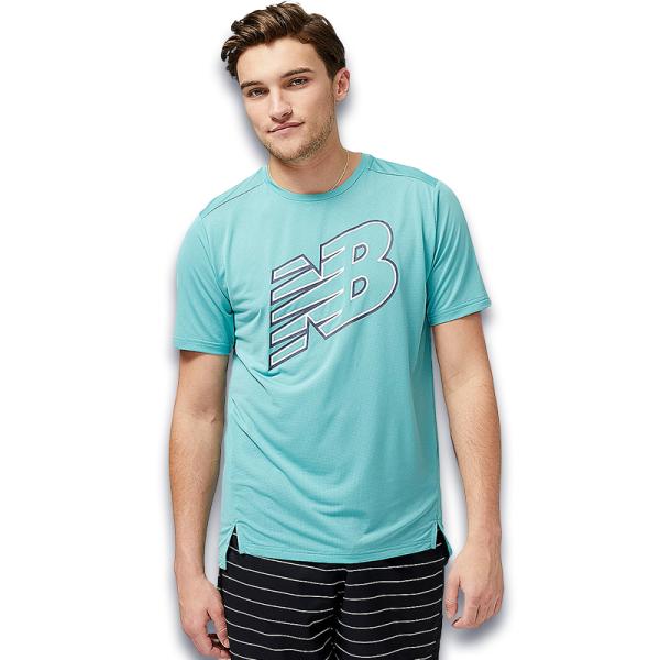 右肩上がりのフライングNBロゴをフィーチャーしたスピード感あるデザインで仕上げたAccelerateグラフィックショートスリーブTシャツ。NB DRY X搭載の軽く通気性に優れた素材が快適な着心地を提供します。袖口にリフレクティブロゴを備え...