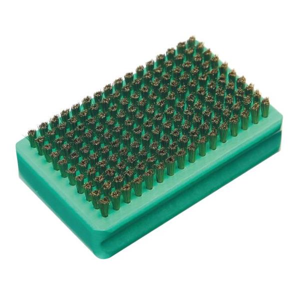 ■滑走面のクリーニングと下地作りに使用するブラシワクシングの前に、滑走面のトップ（ノーズ）からテール方向へブラッシングする事によって、滑走面の汚れやケバ、酸化膜を取り除く事ができます。また、滑走面には傷が付かない毛の硬さに調節してあります。...