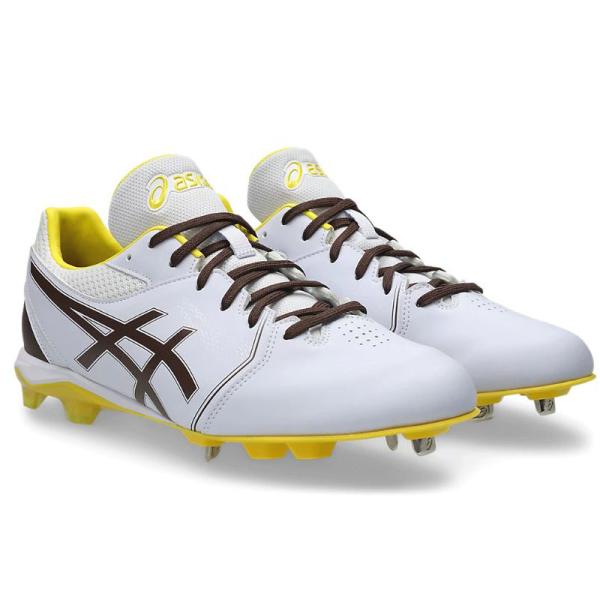 日々ハードなトレーニングを行う学生プレーヤーへ。足への負担軽減に優れたスパイクシューズ。金具歯と樹脂スタッドのメリット活かした、独自のNEWハイブリットソールを搭載したNEOCONNECT。グリップ力が必要とされる前足部は金具を使用、かかと...