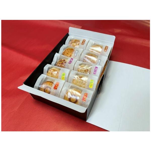 キーワード：月餅 セット  ギフト お中元 お歳暮 [商品説明]1.季節に合わせて、様々な味の美味しい月餅をご用意しております！2.季節にあわせた餡を、しっとり美味しい生地で包んだ日本人が食べやすい月餅になっております♪3.各2個ずつ10個...