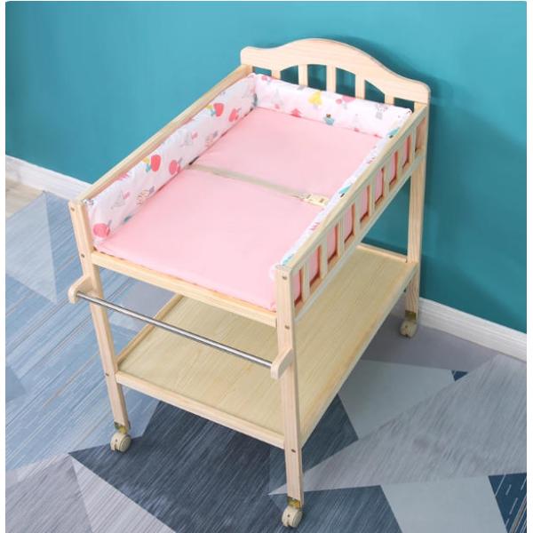 おむつ 交換台 木製おむつ交換テーブル 3層 大容量 ハンガー パッド キャスター付き  収納としても使える おむつ替え