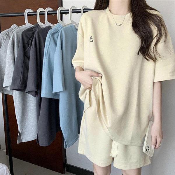 商品詳細:カラー:/A01/A02/A03/A04サイズ:/M/L/XL■商品説明◎！お家時間を盛り上げるオシャレ部屋着◎立体感のあるオーバーサイズスとショート丈のパンツのバランスがスタイリッシュなセットアップ。◎クリーンな印象なのにリラッ...