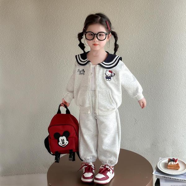 主素材：綿33%混紡材質：2025年秋冬シーズンに向けた、トレンド感あふれるレオパード柄のキッズトレーニングセットアップが新登場！おしゃれな女の子にぴったりの、存在感抜群のレオパードプリントが魅力の、可愛くて動きやすい上下セットです。トップ...