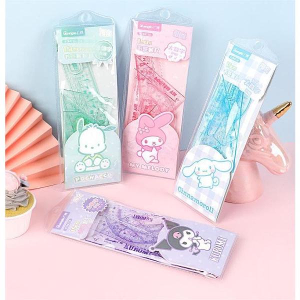 材質：ポリスチレン15cmの直定規、2種類の三角定規、分度器が揃った定規セットです。かわいい「ポチャッコ」や「シナモロール」からデザインした定規セット、ファンにおすすめします、プレゼントとしてご友人やご家族にあげると大喜び間違いありません。...