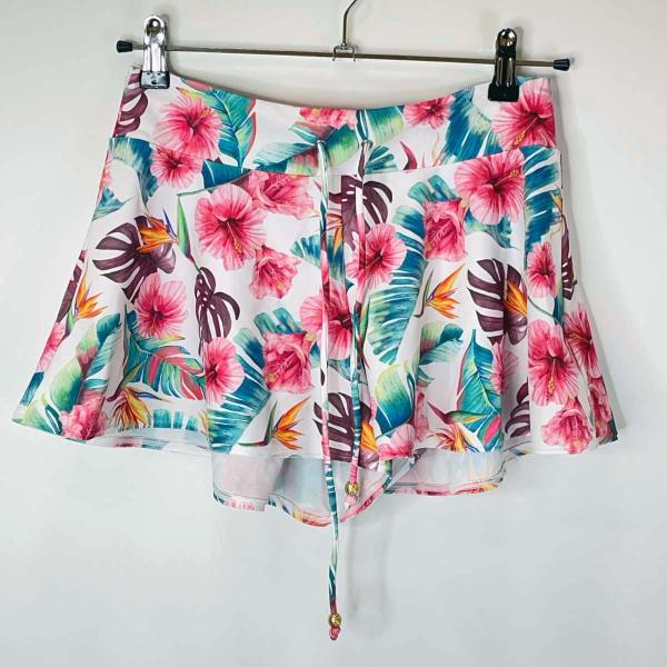 [ブランド] San-ai Resort 三愛[タイプ] ショートパンツ 花柄[表記サイズ] M[対象] レディース[カラー] ホワイト/ピンク[総丈] 約28.5cm[ウエスト] 約34cm[状態] 汚れや傷みなどなく美品です。※クリーニング済