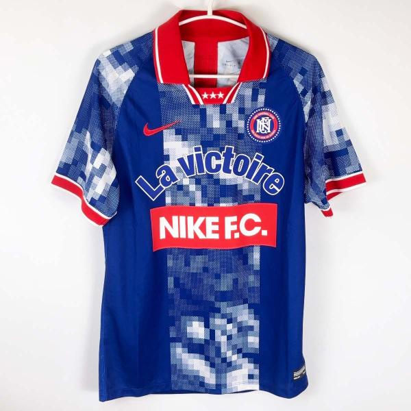 [ブランド] ナイキ[タイプ] Nike F.C. 半袖 ユニフォームシャツ La Victoire[表記サイズ] M[身幅] 約49cm[着丈] 約74cm[状態] 目立った傷みや汚れはみられません。