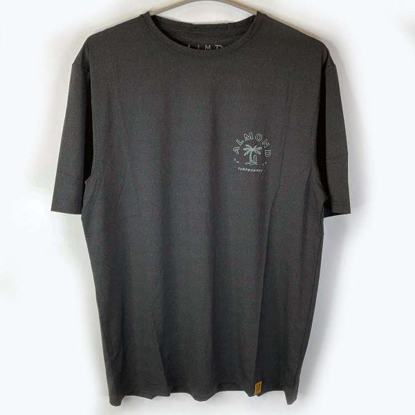 [ブランド] Almond アーモンド サーフボードデザイン[タイプ] Tee Tシャツタイプ ラッシュガード[表記サイズ] M[対象] ユニセックス[型番] GP-006[カラー] ブラック[身幅] 約52cm[着丈] 約68cm[肩幅]...