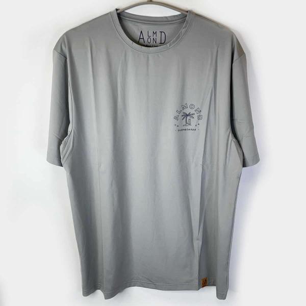 [ブランド] Almond アーモンド サーフボードデザイン[タイプ] Tee Tシャツタイプ ラッシュガード[表記サイズ] L[対象] ユニセックス[型番] GP-006[カラー] グレー[身幅] 約55cm[着丈] 約70cm[肩幅] ...