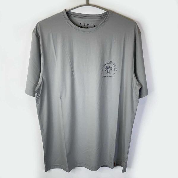 [ブランド] Almond アーモンド サーフボードデザイン[タイプ] Tee Tシャツタイプ ラッシュガード[表記サイズ] M[対象] ユニセックス[型番] GP-006[カラー] グレー[身幅] 約52cm[着丈] 約68cm[肩幅] ...
