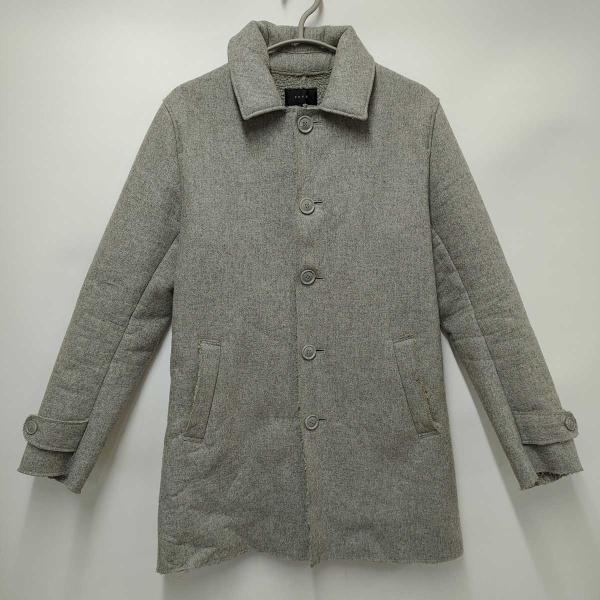 [ブランド] イーブス[タイプ] コート 裏ボア[表記サイズ] M[対象] レディース[カラー] グレー[身幅] 約51.5cm[着丈] 約80cm[状態] 　使用感が感じられ、ほつれや汚れがあります。　また、ボタンの縫いが緩くなっています。