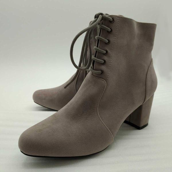 [ブランド] マウジー[タイプ] スウェード サイドジップ ヒール ブーティ[表記サイズ] M[対象] レディース[状態] 　外側は目立った傷みなどはありませんが、画像のように内側の素材にひび割れや剥がれがあります。