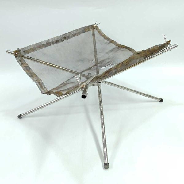 [ブランド] KALILI[タイプ] 焚き火台 ファイヤースタンド ファイアスタンド ファイヤーベース　サイズ：横約42×高さ約26.5×奥行約43cm[状態] キズや汚れ、サビや使用に伴う変色がみられます。また、足の先端の黒い部分が1箇所...