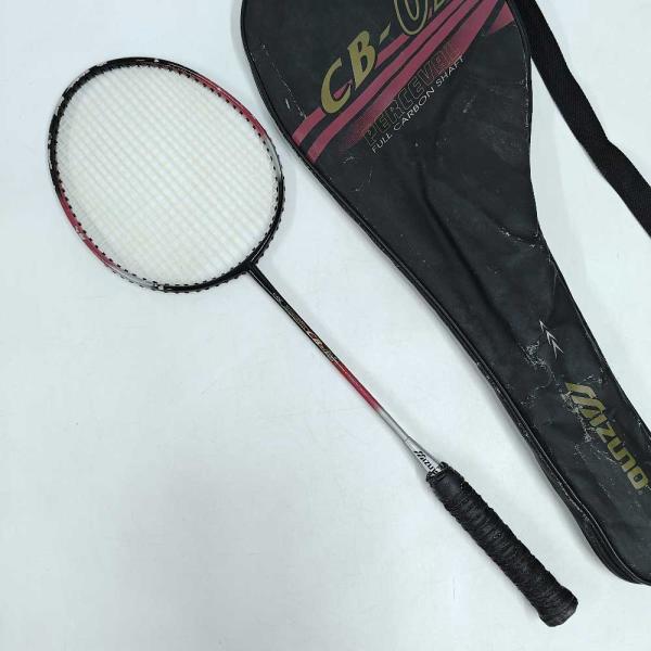 [ブランド] ミズノ[タイプ] PERCEVAL CB-02 FULL CARBON SHAFT バドミントンラケット[状態] ひび割れなどのダメージはありませんが、多数のキズや汚れ・塗装の剥がれがみられます。グリップテープは劣化してボロボ...