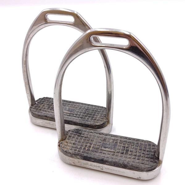 [ブランド] Stubben スチューベン[タイプ] 鐙[サイズ] 幅約12.8cm×全長約16.5cm[状態] ある程度の傷みや汚れ、サビなどがみられます。