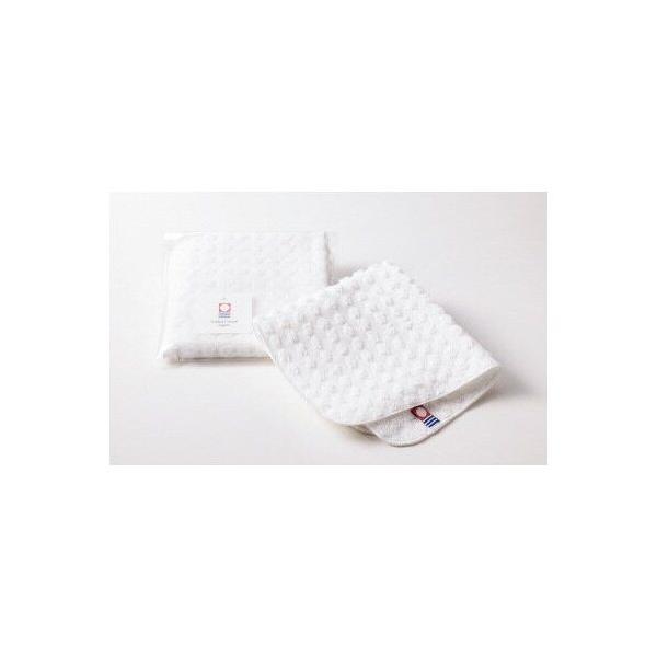 ★商品合計金額3000円(税込)以上送料無料★魅せられる使い心地、人気の今治タオルブランドハンカチ。今治タオルブランドマークは最高品質基準をクリアーしたタオルにのみ取得できます。●タオル寸法／２５０×２５０ｍｍ●パッケージ寸法／幅１２５×奥...