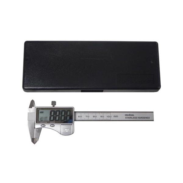 ★商品合計金額3000円(税込)以上送料無料★極大文字の見やすいデジタル表示です。測定値を読み取るわずらわしさのないデジタル表示です。ステンレス本体に焼入れ加工をしているため、動きがスムーズです。収納ケース付き。測定範囲０．０１−１００ｍｍ...