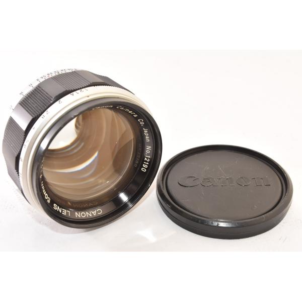 【外観】通常使用によるスレ、キズが若干見受けられます。アタリへこみなどの大きなダメージはありません。【光学系】レンズ内にクモリと拭きキズが見受けられます。カビは見受けられませんでした。【動作チェック】絞り羽に若干油染みが見受けられます。その...