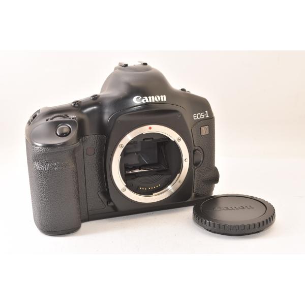 【外観】前面、マウント付近にヒビ割れが見受けられます。その他は、通常使用によるスレ、キズが少し見受けられます。フィルム室はキレイな状態を保っています。【光学系】ファインダーはチリやホコリ少なくキレイです。【動作チェック】一連の動作確認しまし...