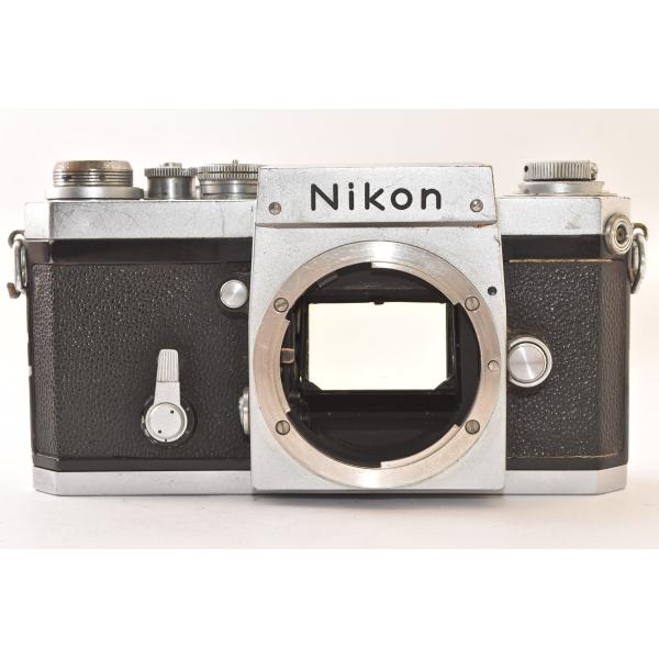 ※ジャンク扱いの為、ノークレーム、ノーリターンにてお願い致します。部品取り、研究用に如何でしょうか。※ファインダーは付いておりません。【外観】前面とサイドに極僅かにアタリがあります。その他は通常使用によるスレ、キズと汚れや塗装剥がれが見られ...