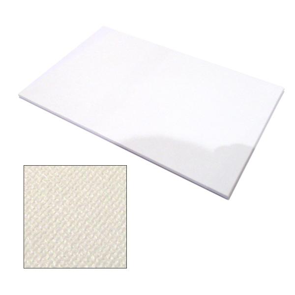 キャンバス布を包貼りした携帯に便利なキャンバスです。 油絵、アクリル画の野外写生に便利です。樹脂塗料を使用、油絵やアクリル絵具に最適です。SM号サイズ　228x158mm厚み　約4mm