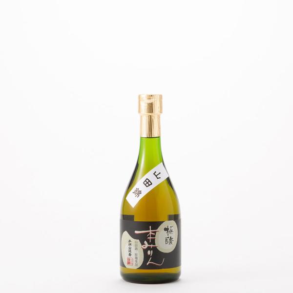 手柄山本みりん「極醸」は、自社栽培した山田錦・ハリマモチに、日本酒発祥の地とされる庭田神社の庭こうじを組み合わせた一品です。酒造好適米の山田錦を使っているので、甘さ控えめの日本酒に似た風味がします。清酒や料理酒の代わりにもなるので、本品1つ...