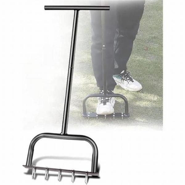 アイテムタイプ：手動スカリファイヤーツール。材質：炭素鋼。サイズ：834 * 324MM。重量：1180g。優れた機能：スパイクエアレーションは土壌とサッチを緩め、空気、水、肥料を根まで落とし、播種の準備を整えます。 排水機能はあなたの芝生...