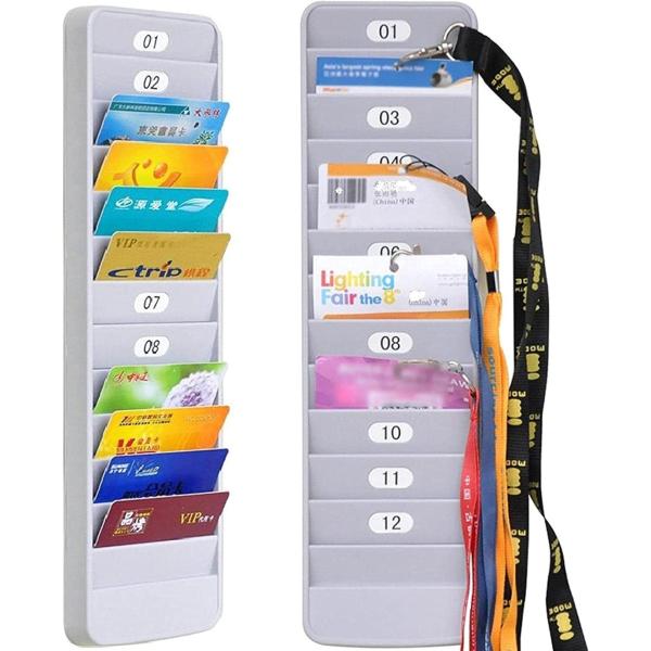 【製品サイズ】：36x10.5cm、カード幅：9cm、カード奥行き：2.5cm、【カードスロット容量】：12列。12名様のIDカードを管理でき、きれいに収納できます。管理番号ラベルを使用すると、現在地を追跡し、帰宅時の渋滞を減らすことができ...