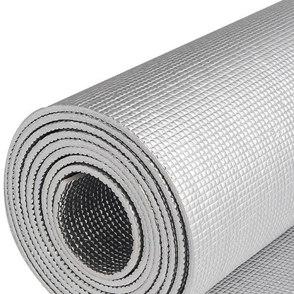 【両面アルミ蒸着で高い遮熱効果を発揮】 裏表両面にアルミ蒸着されています。 内側・外側の両面で熱を反射します。【厚さ5mmのバブル層】 アルミ蒸着・発泡ポリエチレン・アルミ蒸着の3層構造で太陽熱・紫外線をカット。 夏には断熱・日焼け止めの効...