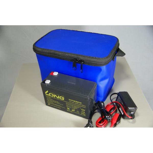 12V 9Ah　シールドバッテリーと充電器のセットです。ケースの色は鮮やかな青。付属の充電器は充電完了をランプの色でお知らせします。充電器はPSE認証を受けた国内安全基準を満たした製品です。完全シールドバッテリーなので液の追加の必要はありま...