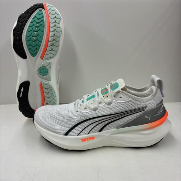 ※こちらは店頭でも販売している商品で、在庫確保された商品ではない為、販売ができない場合がございます。予めご了承ください。フォーエバーラン ニトロ 2は、快適なクッショニングにスタビリティ機能を備えたクッショニングモデルです。NITROの2層...