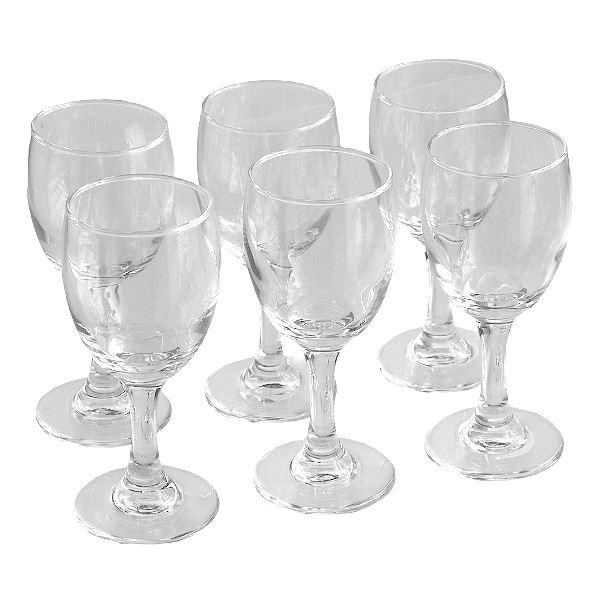 ワイングラス、6個入りです。ソーダガラス製のワイングラスです。ご家庭や店舗でのワインの提供にオススメです。※耐熱ガラスではございません※直火・オーブン・電子レンジ 非対応※ガラス製の為気泡・歪み・傷・サイズが異なる場合がございます●1個のサ...