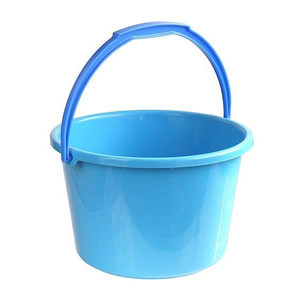 バケツです。約8Lの大容量でたっぷり水が入ります。お掃除・ガーデニング・レジャー等、様々な用途でお使いいただけます。※火のそばには置かないでください●サイズ(約)・直径314×高さ189mm(持ち手含む)●容量(約)・8.3L●色・ブルー●...