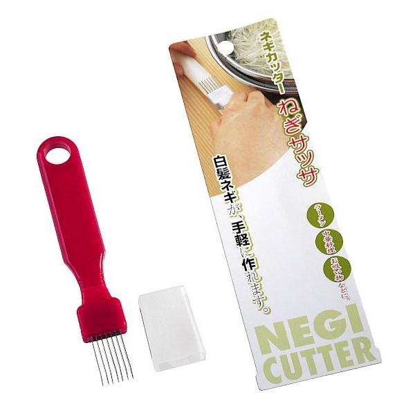 ネギカッターです。白髪ねぎが手軽に作れます。収納時に安全なキャップ付きです。ラーメンや中華料理がワンランクアップします。※色の指定はできません●サイズ(約)・160×30mm●耐熱70度●材質・刃部:ステンレススチール 本体、キャップ:ポリ...