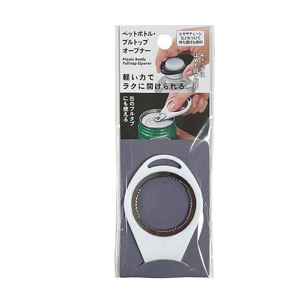 オープナーです。ペットボトルのキャップにはめて回すだけ、軽い力でラクに開けられます。缶のプルタブにも使えます。穴付きでヒモやチェーンを付けて持ち運びも可能です。※色の指定はできません●サイズ(約)・66×43mm●材質・樹脂部:ポリプロピレ...