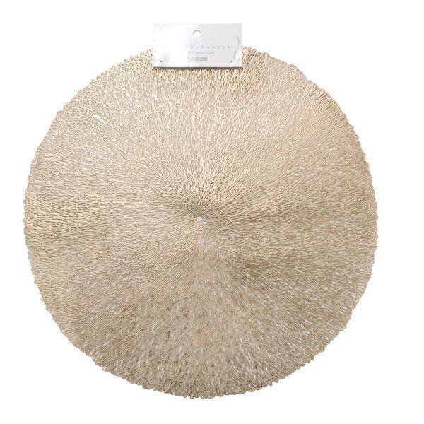 ランチョンマットです。メタリックの円形のビニール製のランチョンマットです。食卓を華やかにコーディネートできます。※色の指定はできません●サイズ(約)・直径375mm●耐熱70度●材質・塩化ビニル樹脂●用途・ランチョンマット シート テーブル...